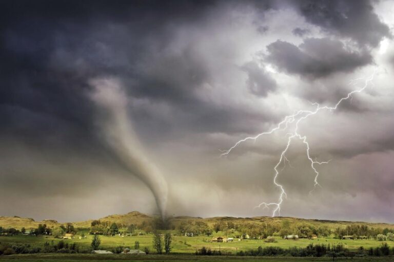 Tornade : définition, formation, types et conséquences - Info Utiles