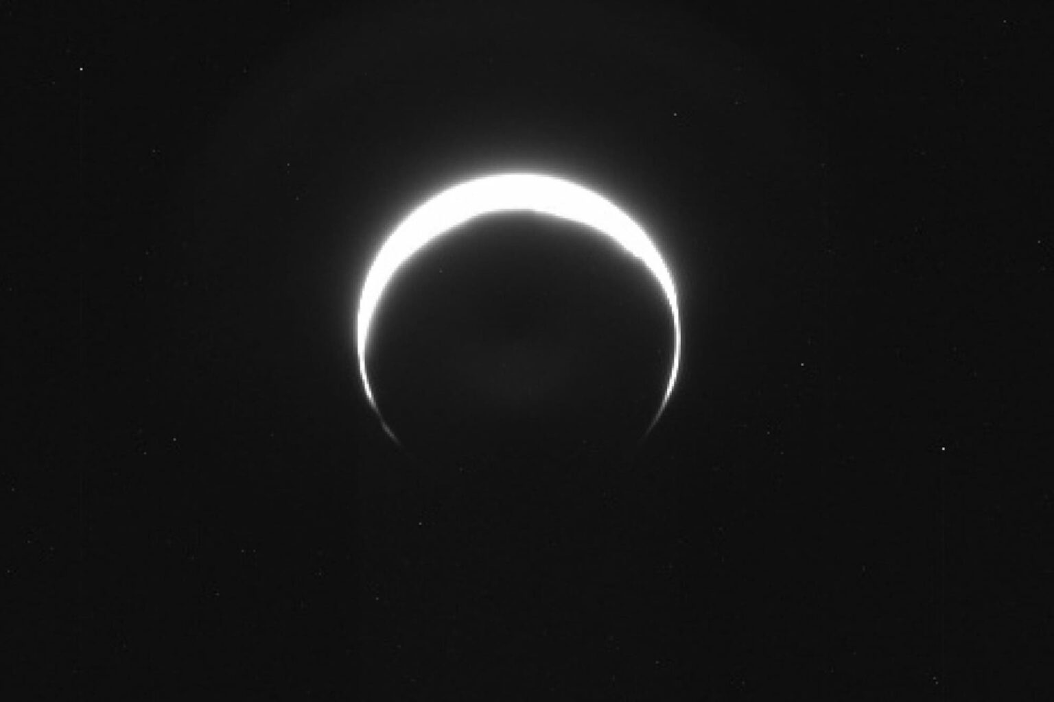 On dirait une éclipse, mais c’est Mars : l’incroyable cliché de la ...