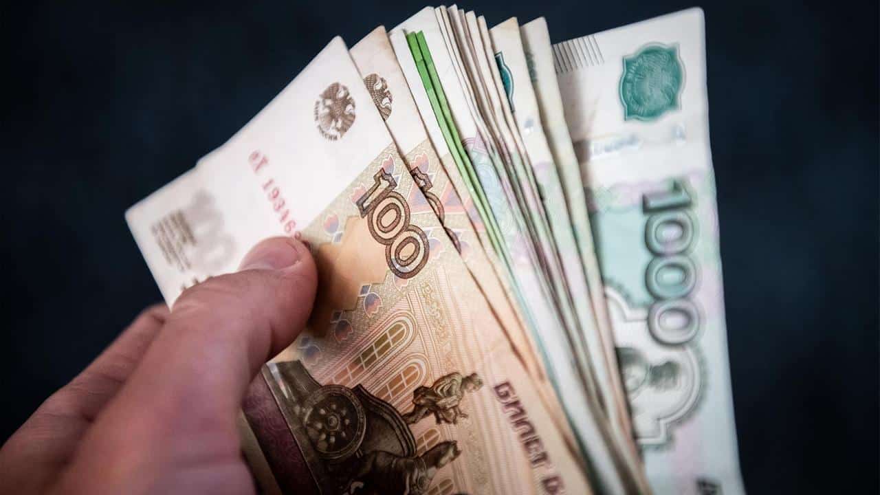 Rallye du rouble : pourquoi un rouble fort gêne Poutine et son économie ...